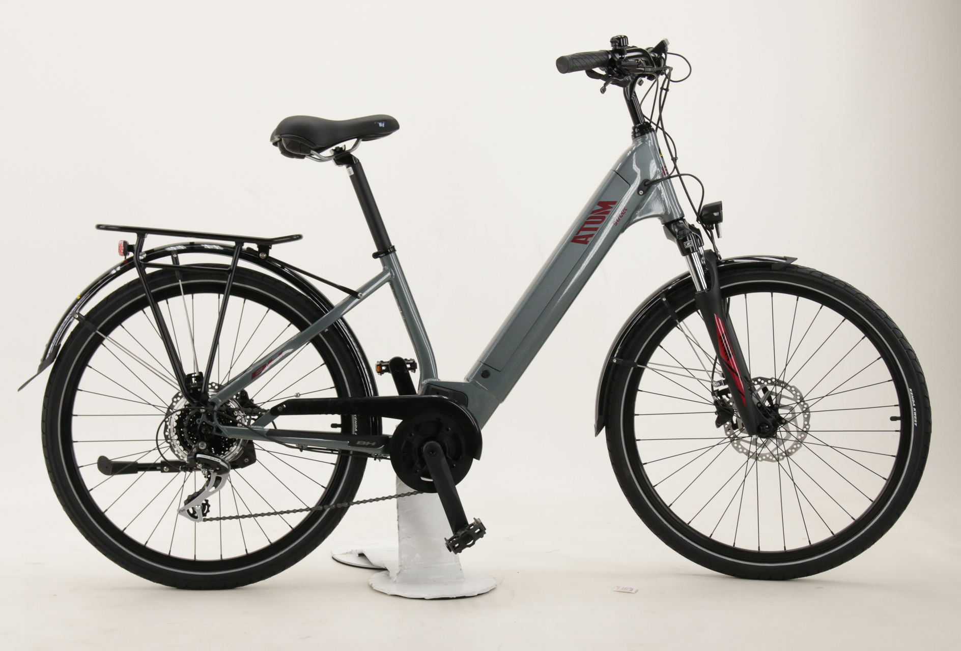 BH ATOM Street 26 Zoll E-Bike 8-Gang Kettenschaltung 500Wh